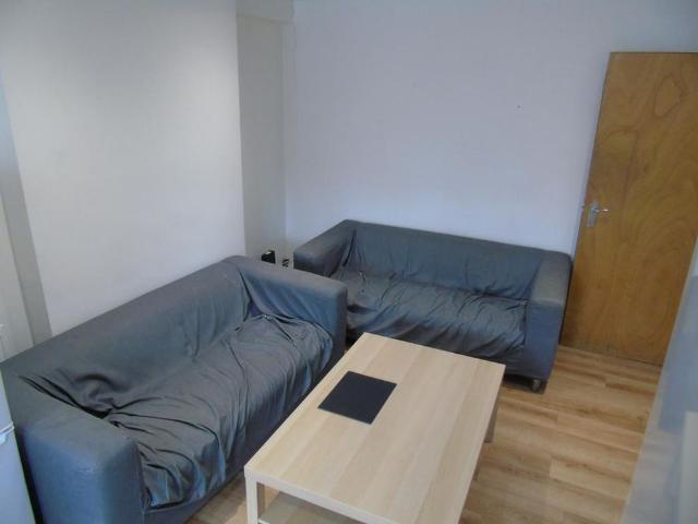 1 bedroom in a flat share to rent