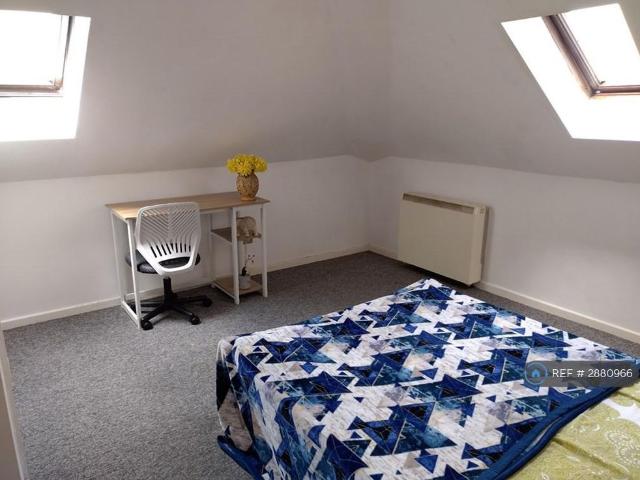 1 bedroom in a flat share to rent
