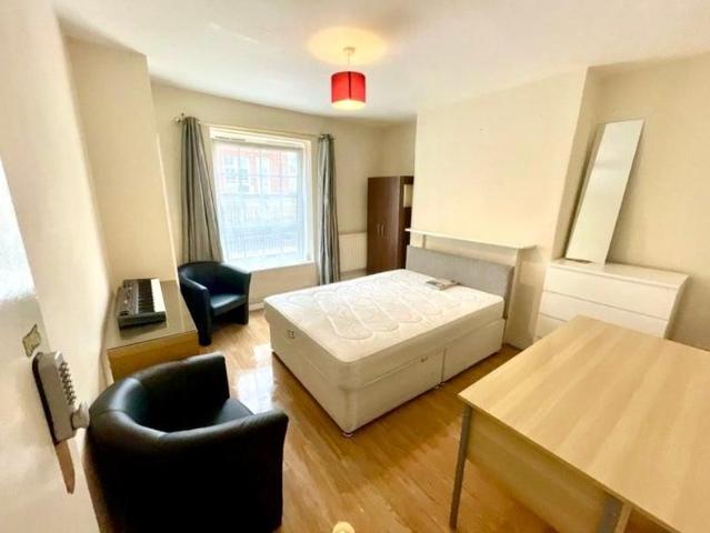 1 bedroom in a flat share to rent