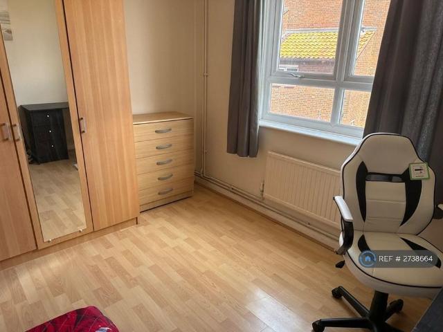 1 bedroom in a flat share to rent