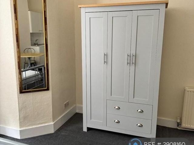 1 bedroom in a flat share to rent