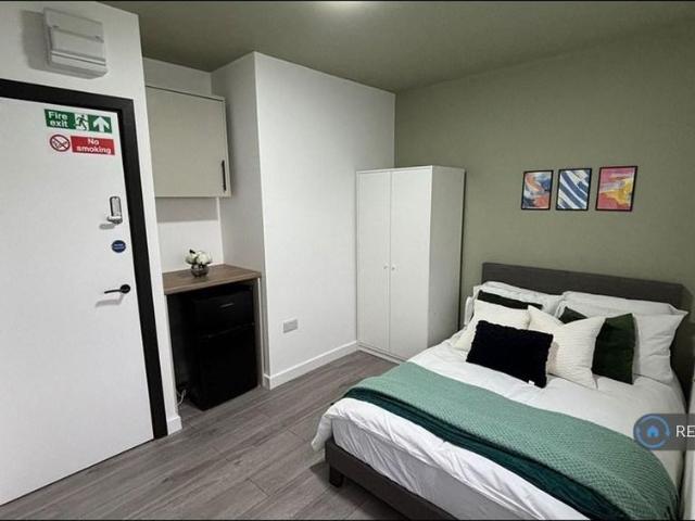 1 bedroom in a flat share to rent