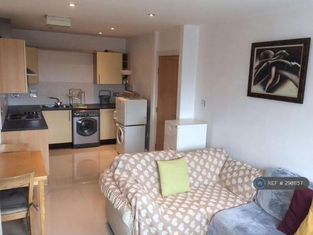 1 bedroom in a flat share to rent