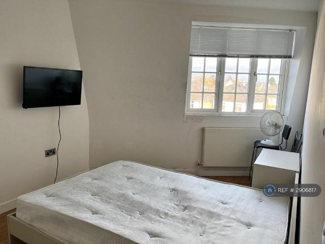 1 bedroom in a flat share to rent