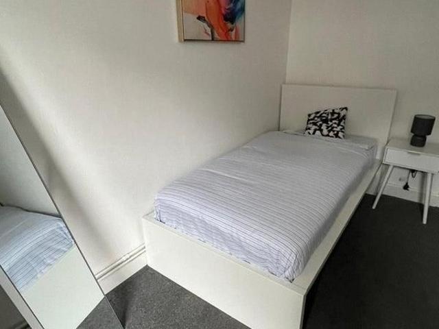 1 bedroom in a flat share to rent