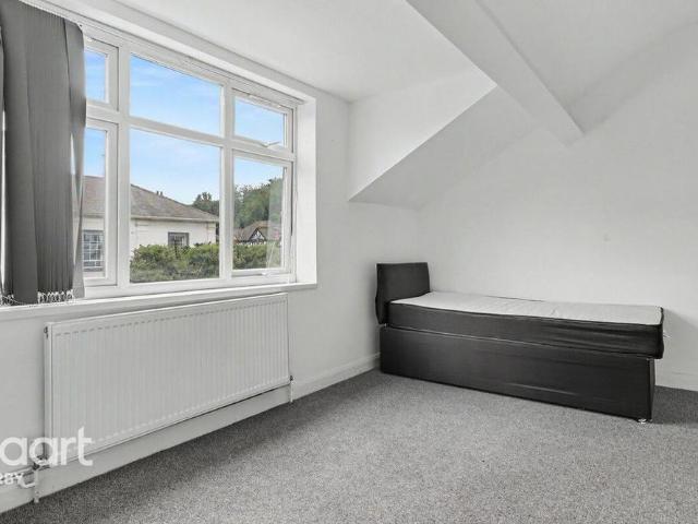 1 bedroom in a flat share to rent