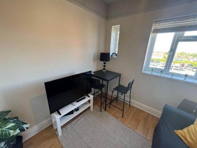 1 bedroom in a flat share to rent