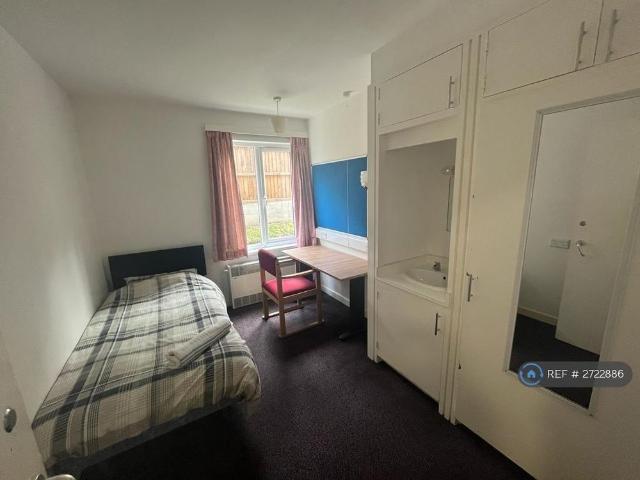 1 bedroom in a flat share to rent