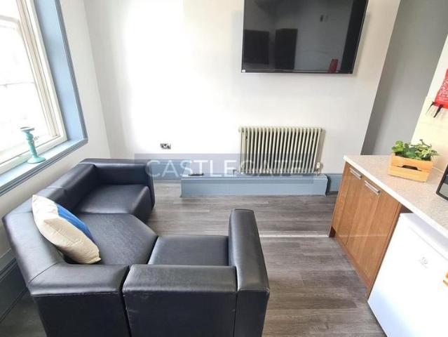 1 bedroom in a flat share to rent