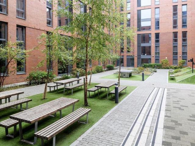 1 bedroom in a flat share to rent