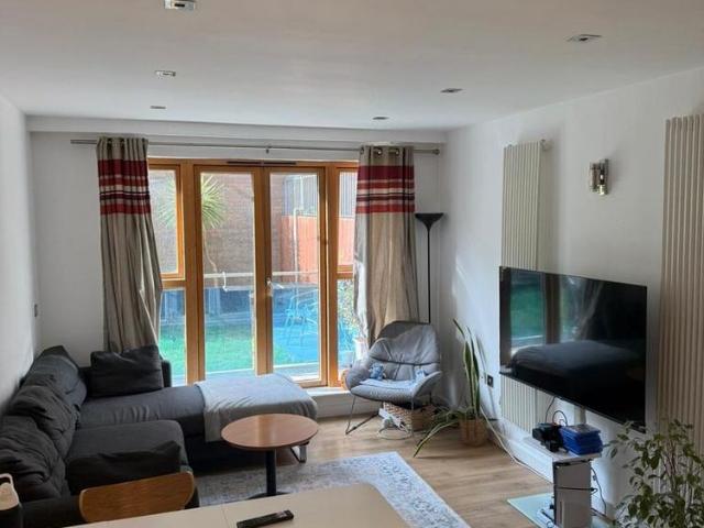 1 bedroom in a flat share to rent