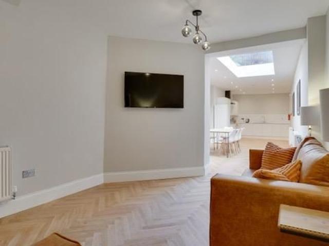 1 bedroom in a flat share to rent