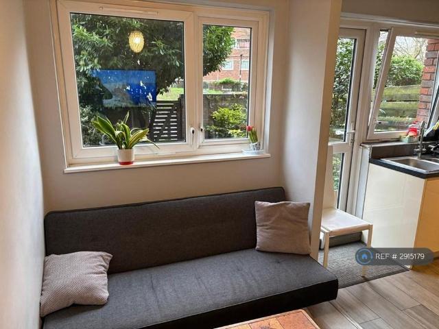 1 bedroom in a flat share to rent