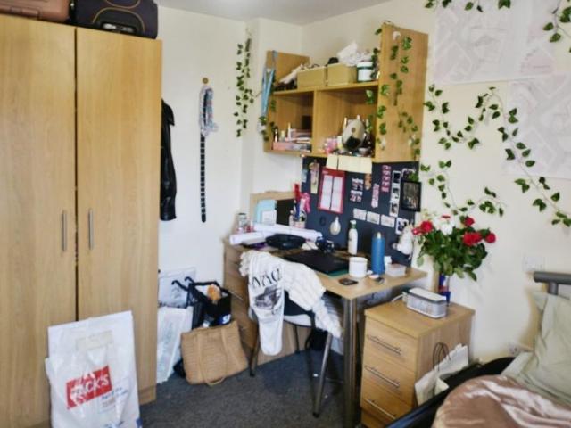 1 bedroom in a flat share to rent