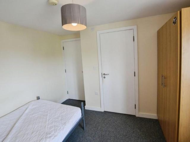 1 bedroom in a flat share to rent