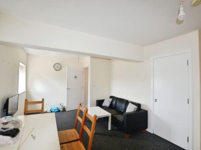1 bedroom in a flat share to rent