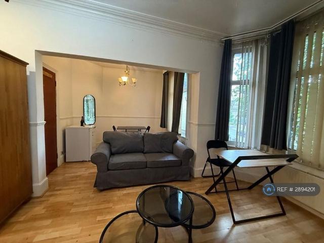 1 bedroom in a flat share to rent