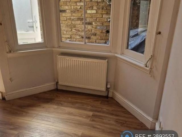 1 bedroom in a flat share to rent