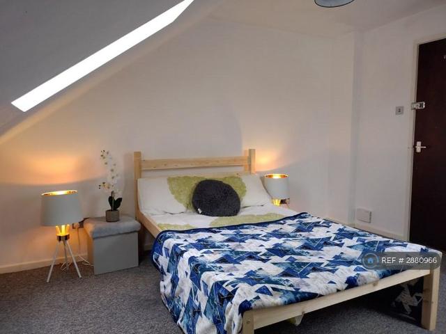 1 bedroom in a flat share to rent