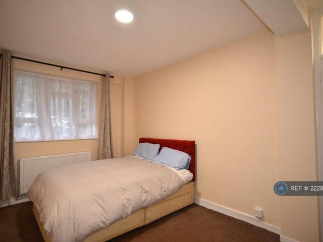1 bedroom in a flat share to rent
