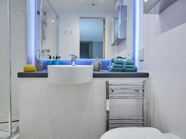 1 bedroom in a flat share to rent