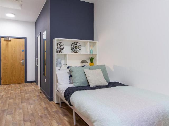1 bedroom in a flat share to rent