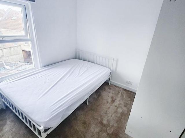 1 bedroom in a flat share to rent