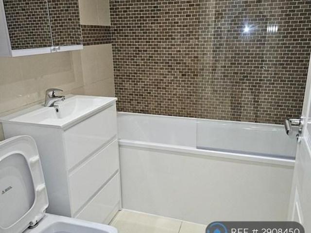 1 bedroom in a flat share to rent