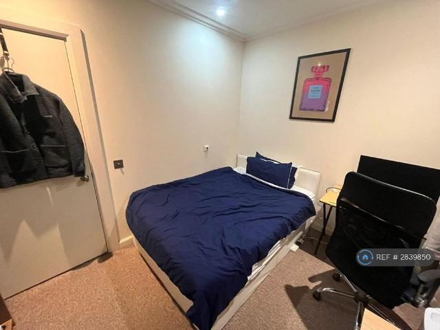 1 bedroom in a flat share to rent