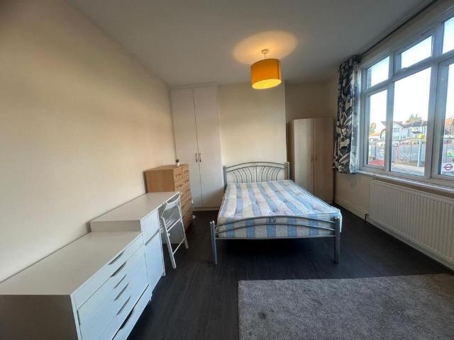 1 bedroom in a flat share to rent