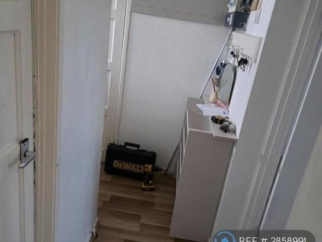 1 bedroom in a flat share to rent