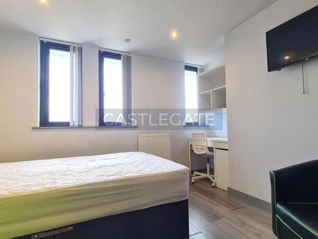 1 bedroom in a flat share to rent