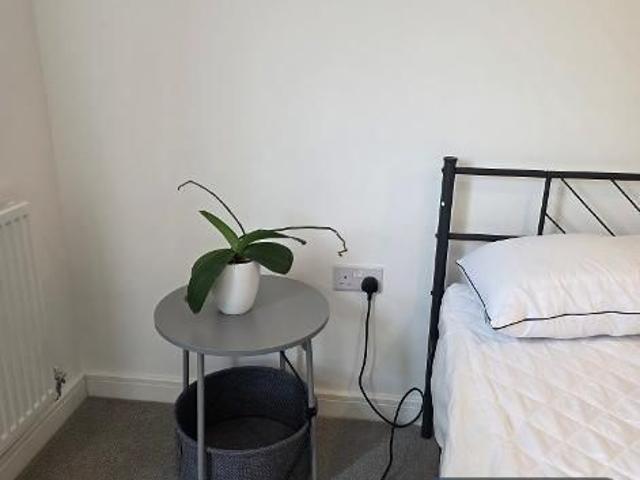 1 bedroom in a flat share to rent