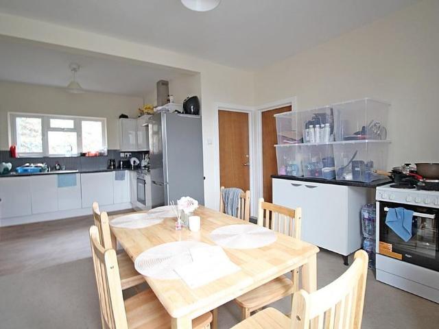 1 bedroom in a flat share to rent