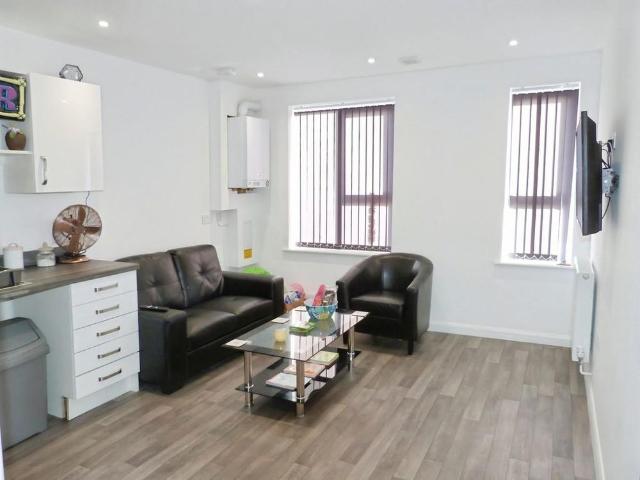 1 bedroom in a flat share to rent