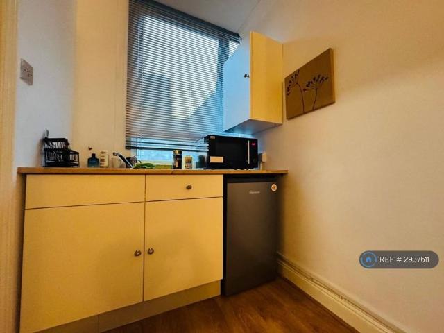 1 bedroom in a flat share to rent