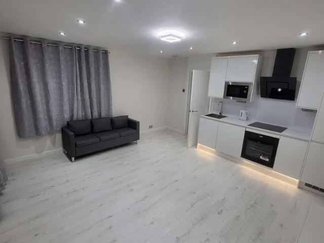 1 bedroom in a flat share to rent