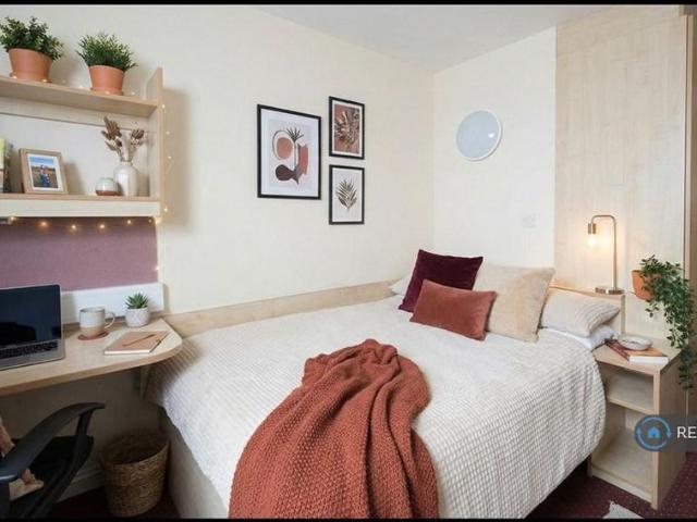 1 bedroom in a flat share to rent