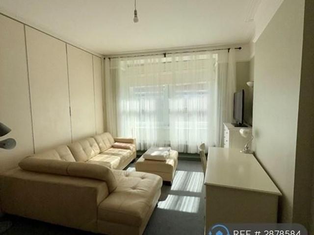 1 bedroom in a flat share to rent