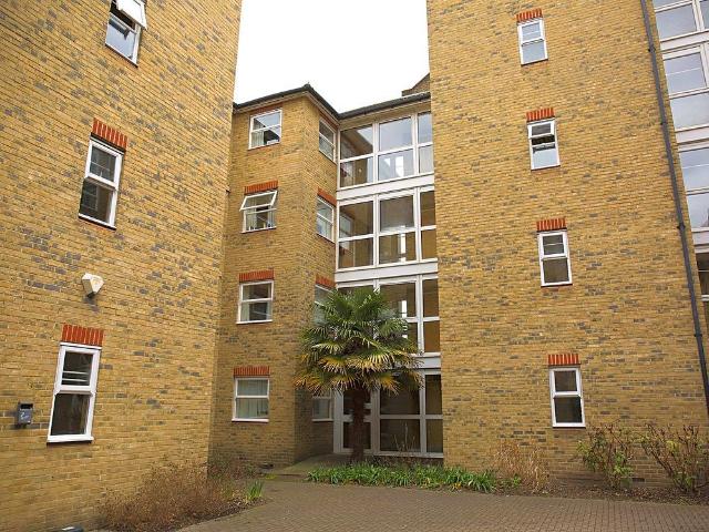 1 bedroom in a flat share to rent