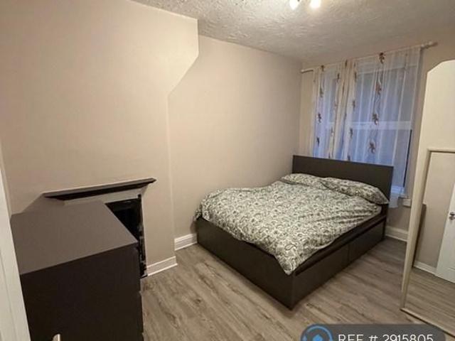 1 bedroom in a flat share to rent