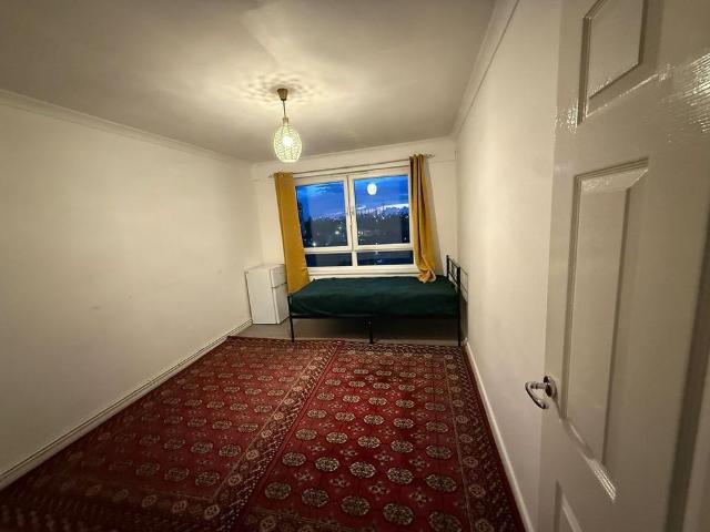 1 bedroom in a flat share to rent