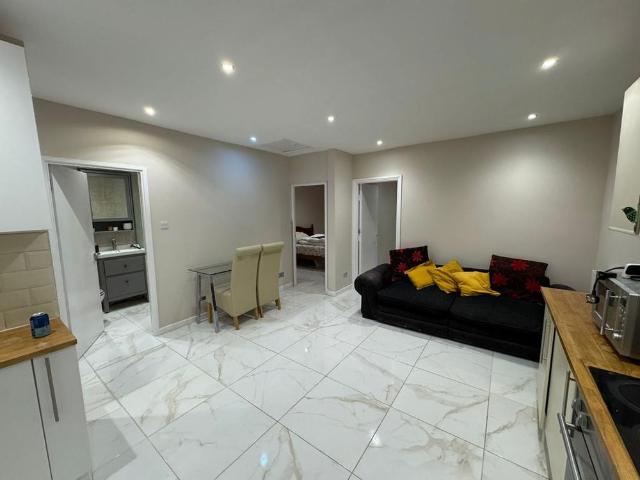 1 bedroom in a flat share to rent