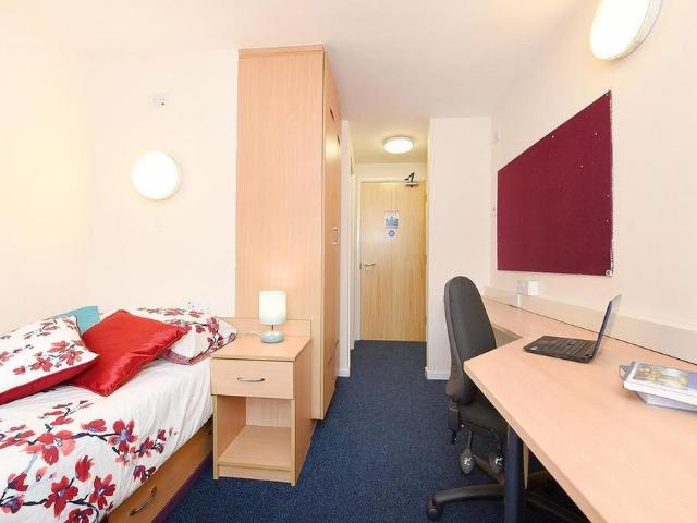 1 bedroom in a flat share to rent