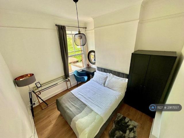 1 bedroom in a flat share to rent