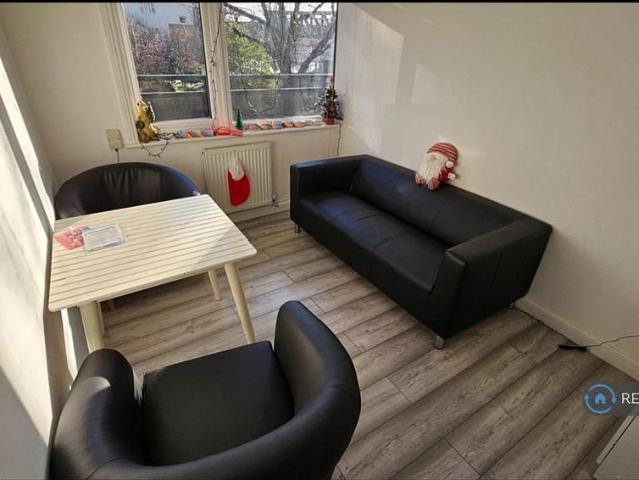 1 bedroom in a flat share to rent