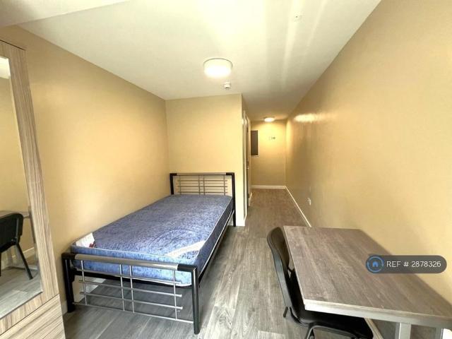1 bedroom in a flat share to rent