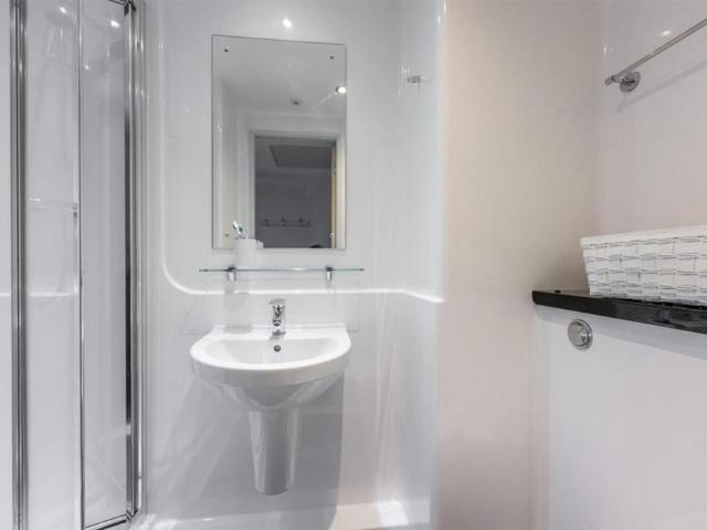 1 bedroom in a flat share to rent