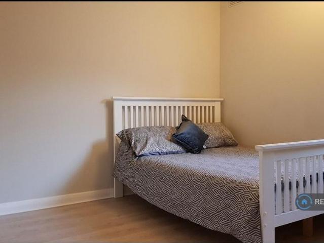 1 bedroom in a flat share to rent
