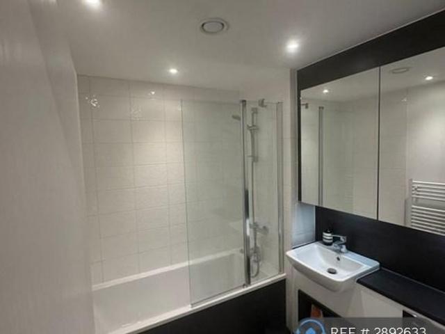 1 bedroom in a flat share to rent